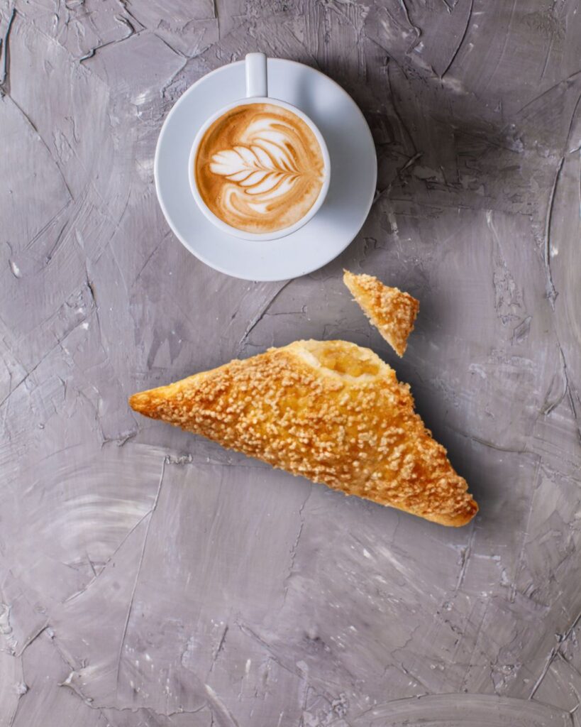 Bistro promotion: apple triangle with hot drink – Studierendenwerk Münster